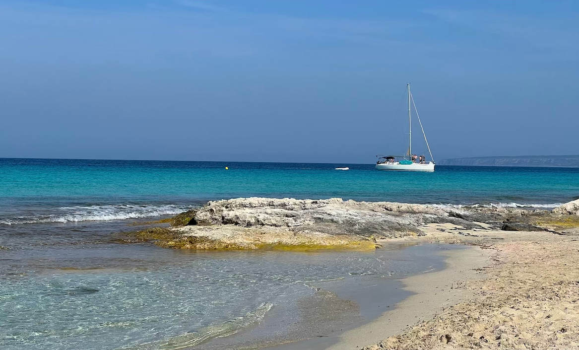 Descubre la belleza natural de Formentera: guía completa de playas y ...