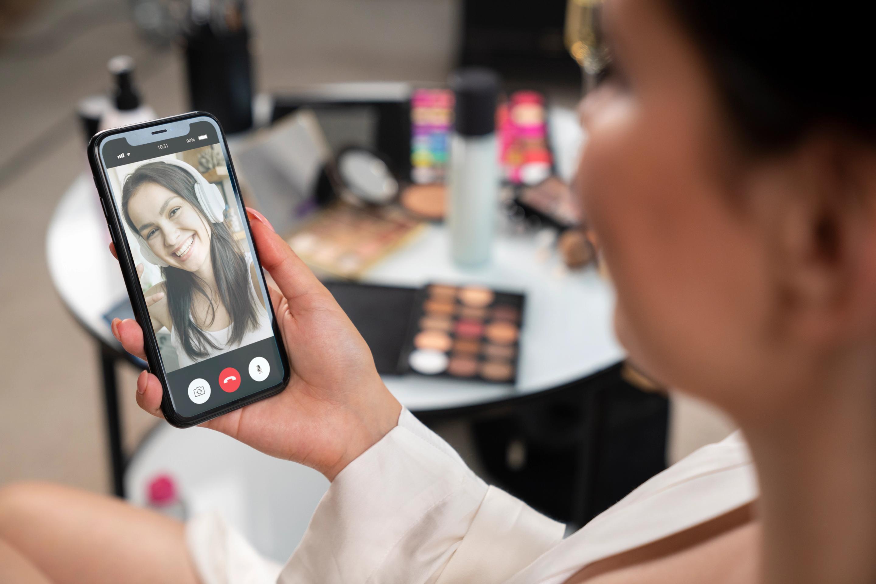 How Virtual Try-Ons Are Transforming the Beauty Industry | Amaspace