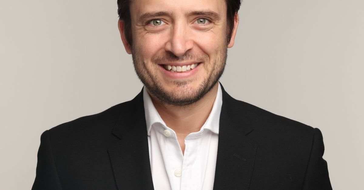 Hyperhidrosis (excessive sweating) | Symptoms, Treatment and Prognosis ...