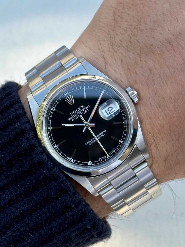 Rolex Datejust 16200 Black 1999 with original box and papers