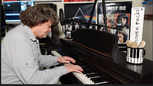 Open Mic Showcase Debut Puts Cancer Survivors, Patients in the Spotlight