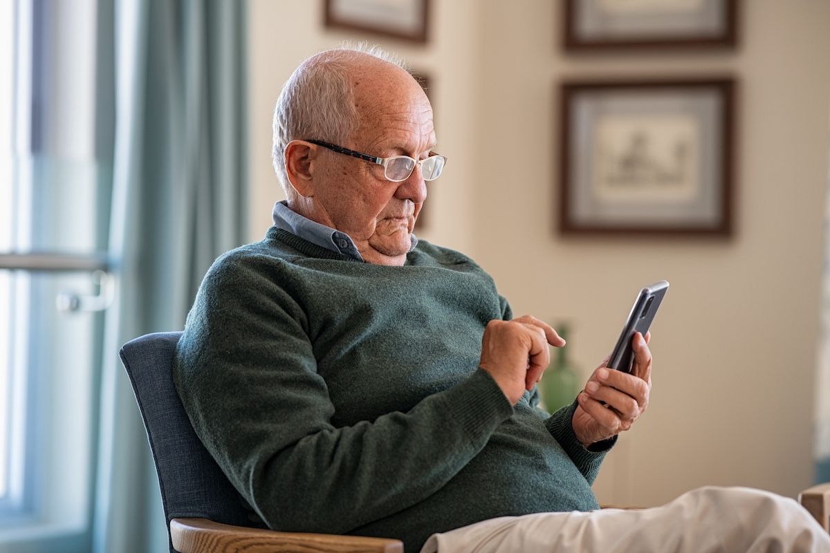 Smartphone use linked to slower cognitive decline in older adults; CT ...