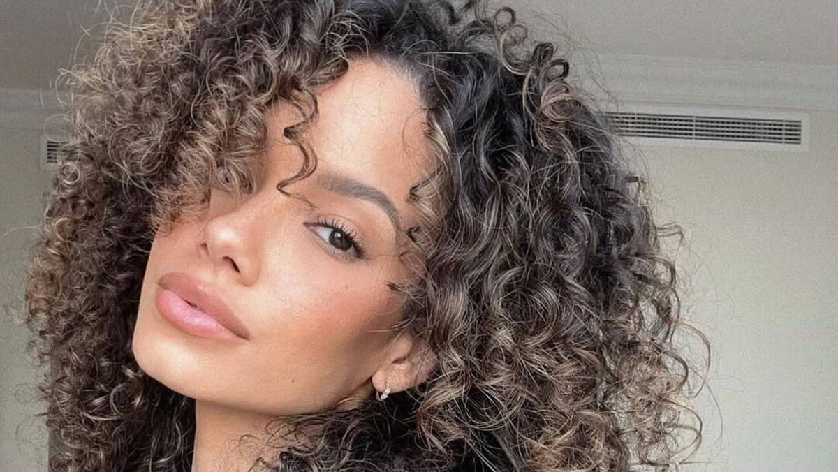 8 Curly Hairstyles That Will Dominate in 2025 | NewBeauty