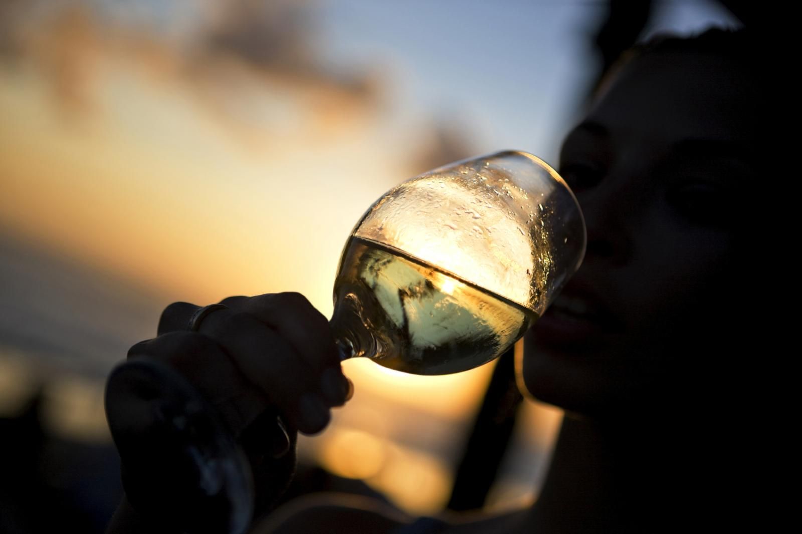 Alcohol Associated With Elevated Rosacea Risk in Women