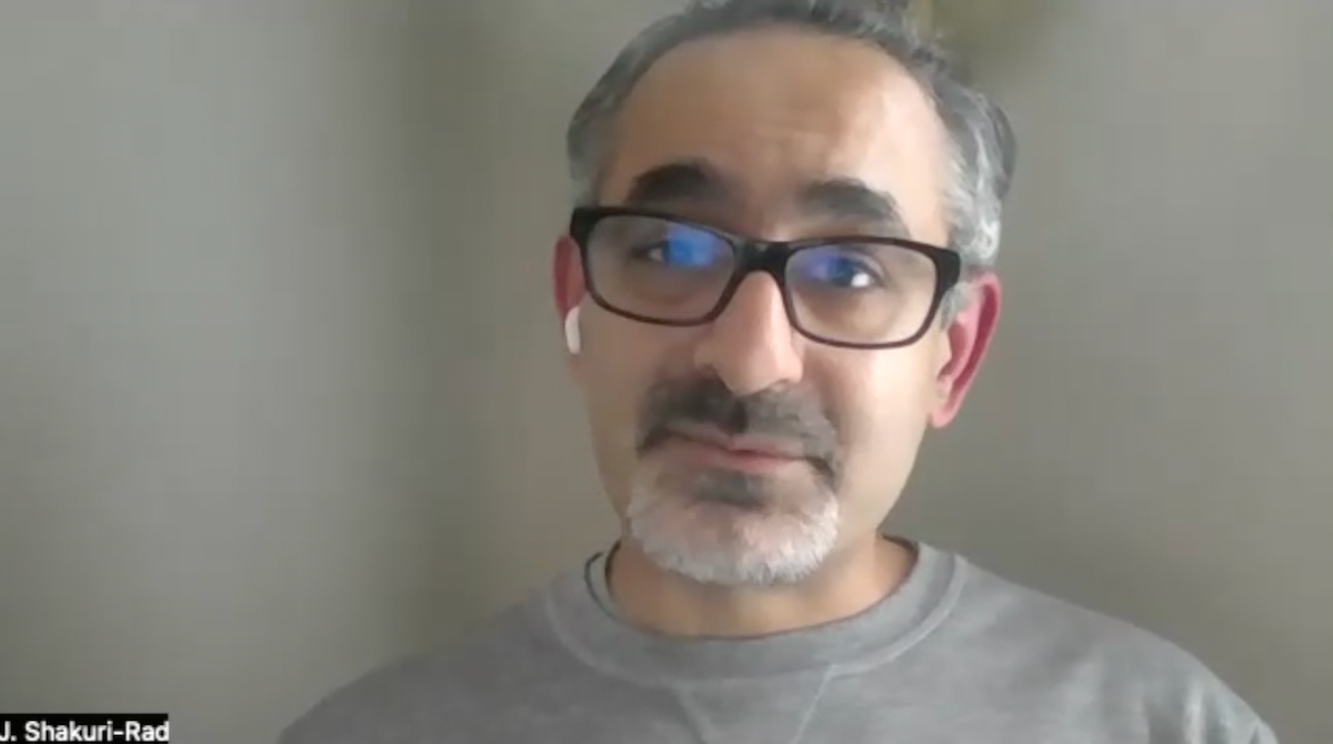 Dr. Shakuri-Rad highlights the connectivity of the da Vinci 5