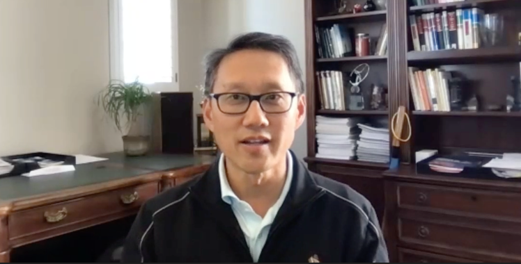 Dr. Lee discusses the benefits of robotic surgery in prostate cancer