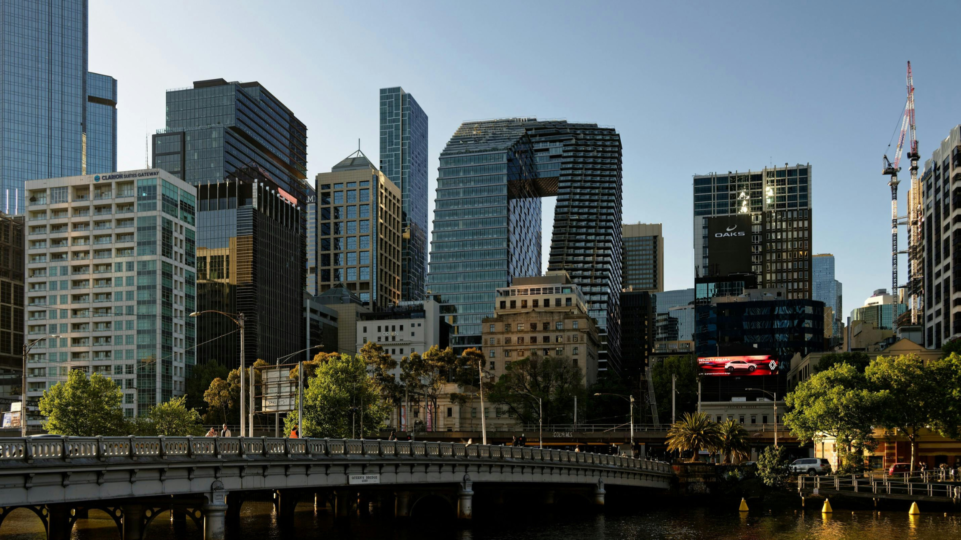 Moving to a Melbourne CBD Apartment: Full Guide & Tips | HOLLOWAY