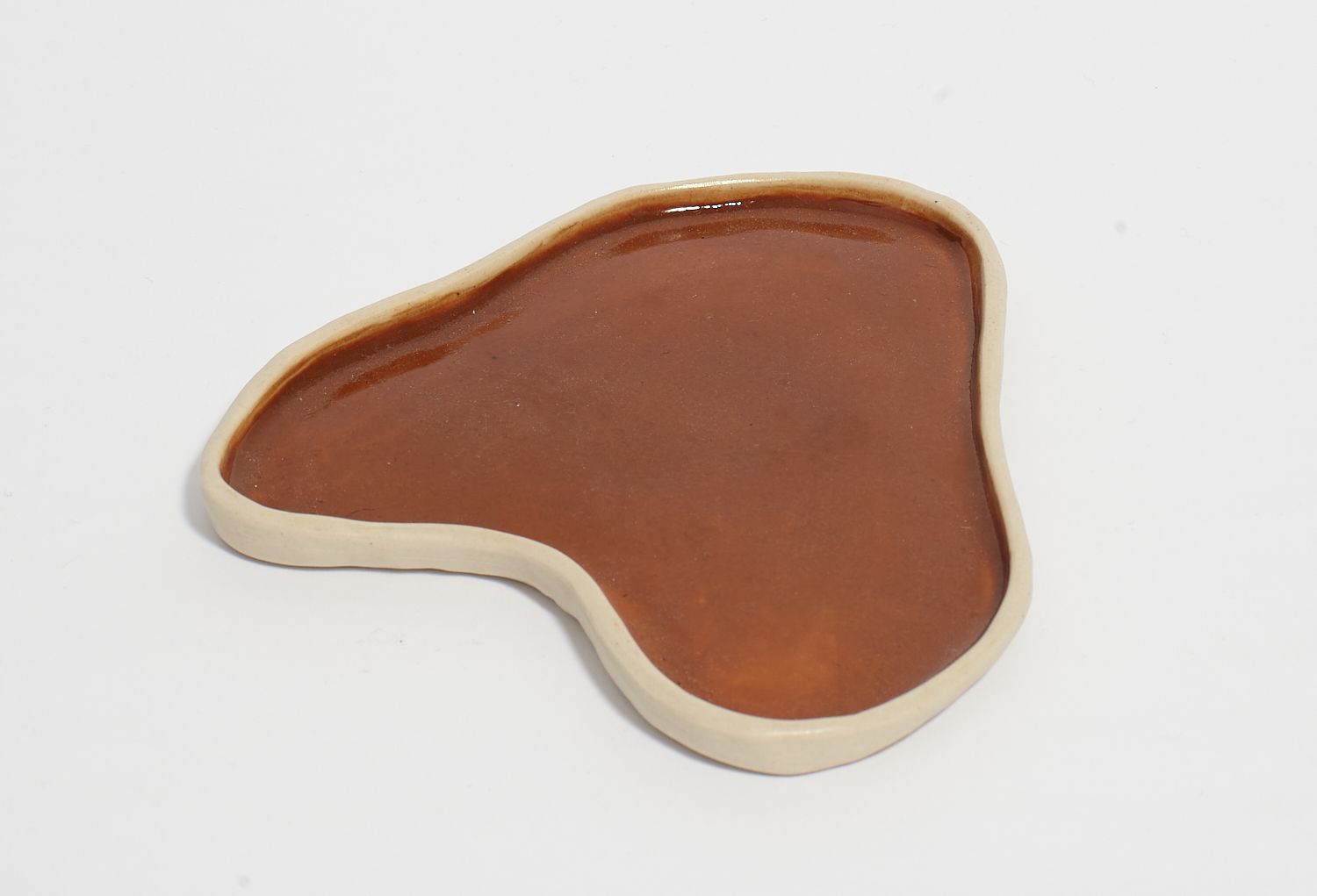 Puddle plate small chocolate – APA-TO