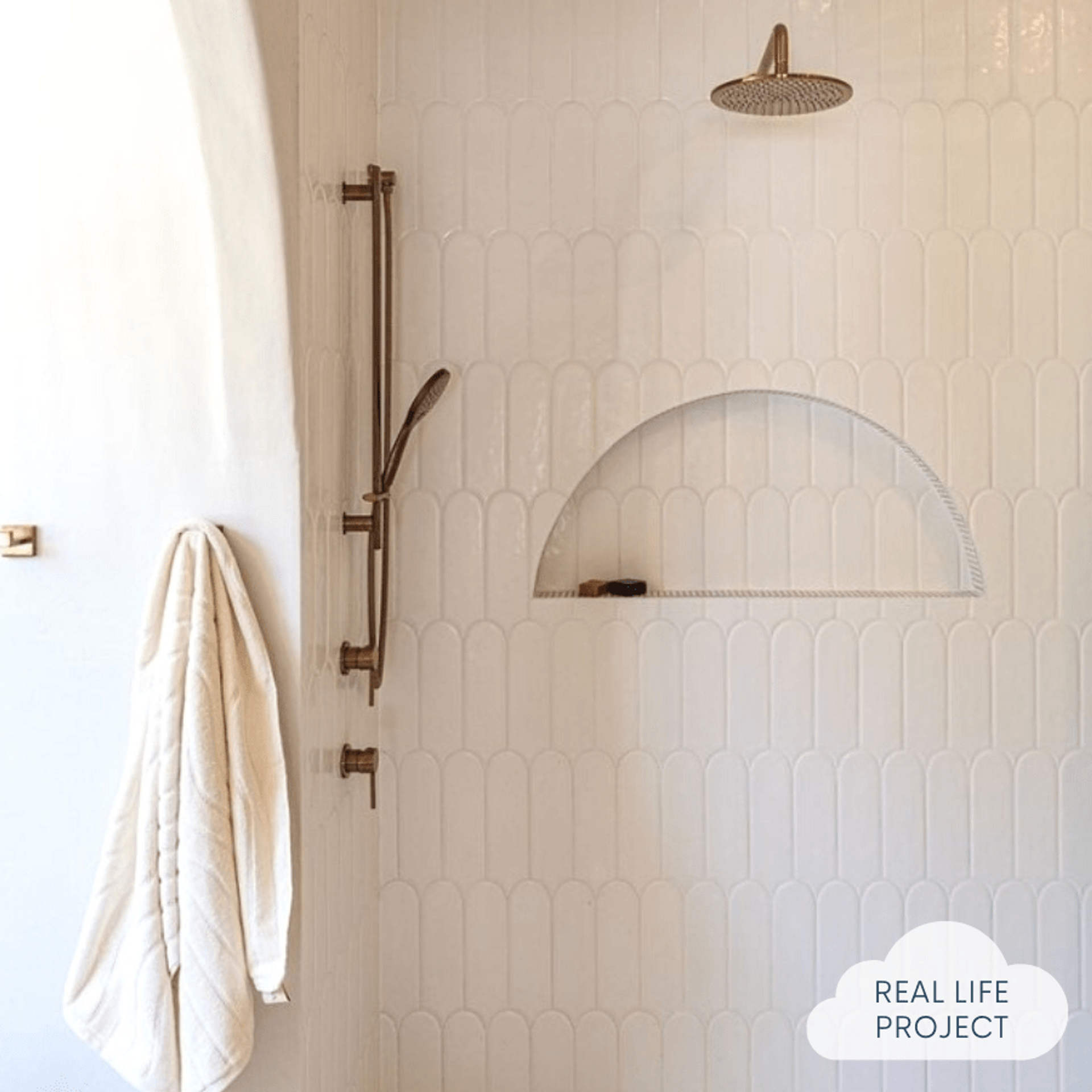 Fitzroy Gloss White Feather Tile | TileCloud