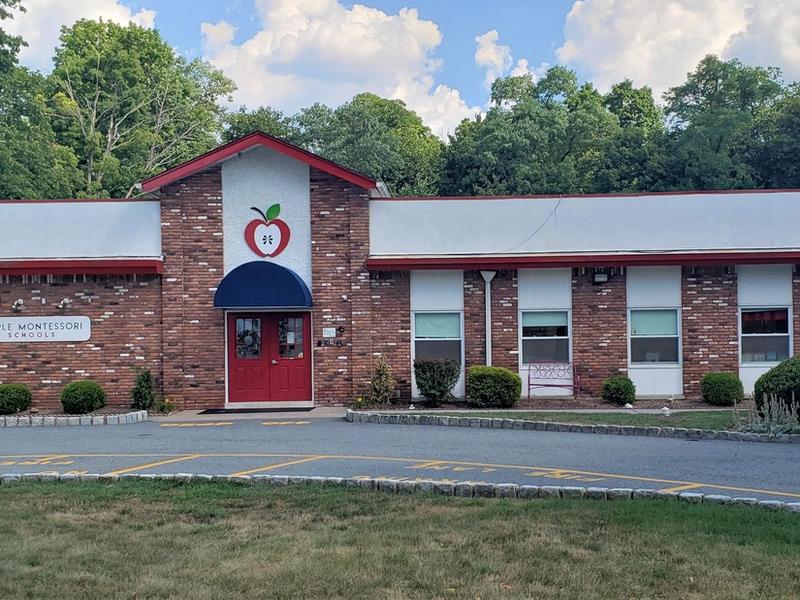 About Montessori | Apple Montessori Schools