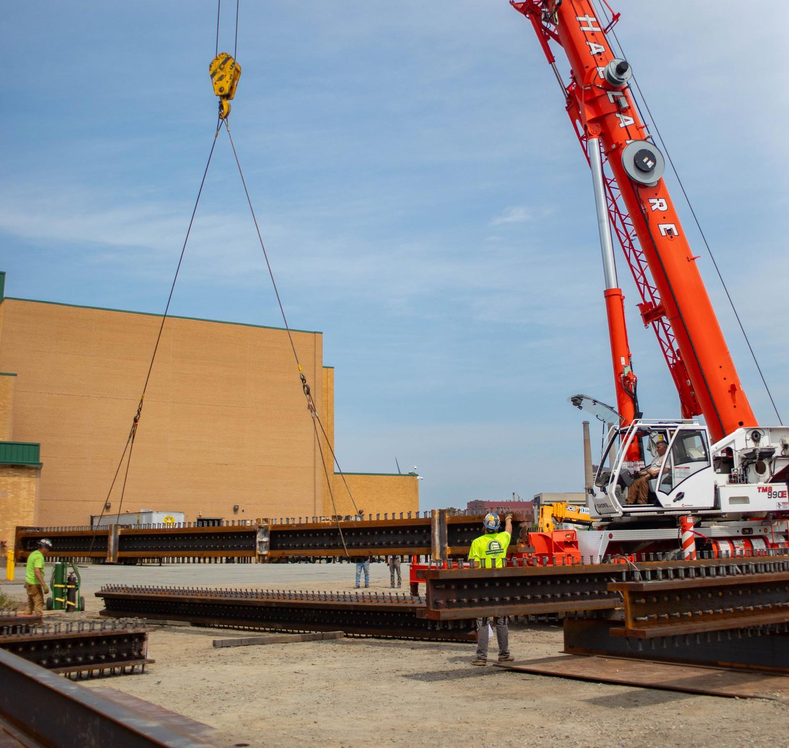 Expert Crane Rigging Solutions to Lift Your Project | Hallamore Corporation