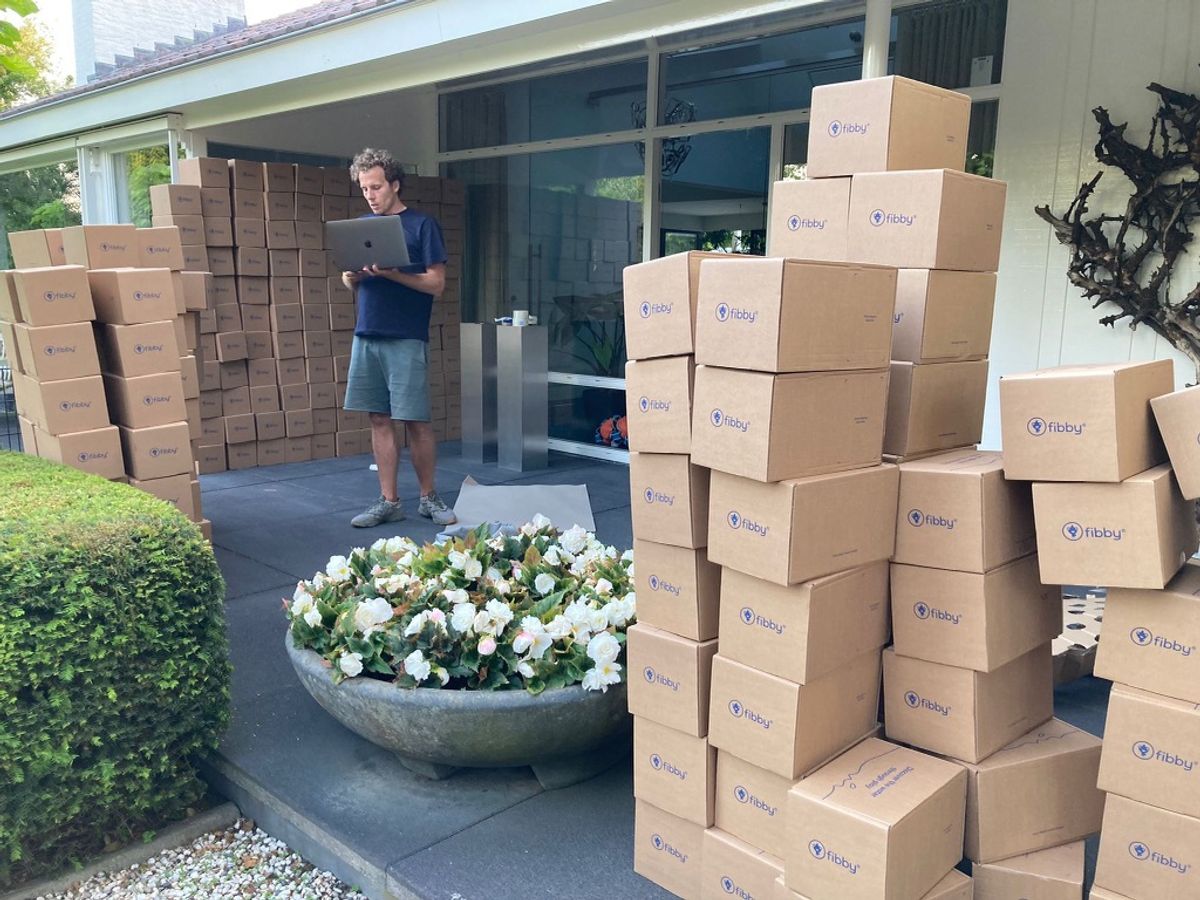 Discover the water through play with the Fibby Swimming Club — Vev