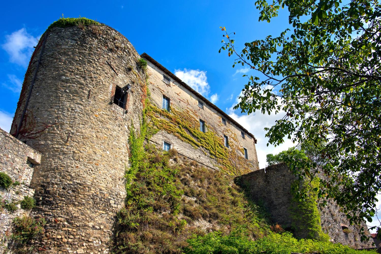 Vacanze da brivido: 5 Castelli infestati visitabili in Italia | Tramundi