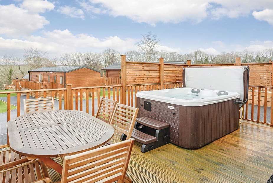 26 Luxury Lodges in Devon with Hot Tubs (From £34 Per Night)