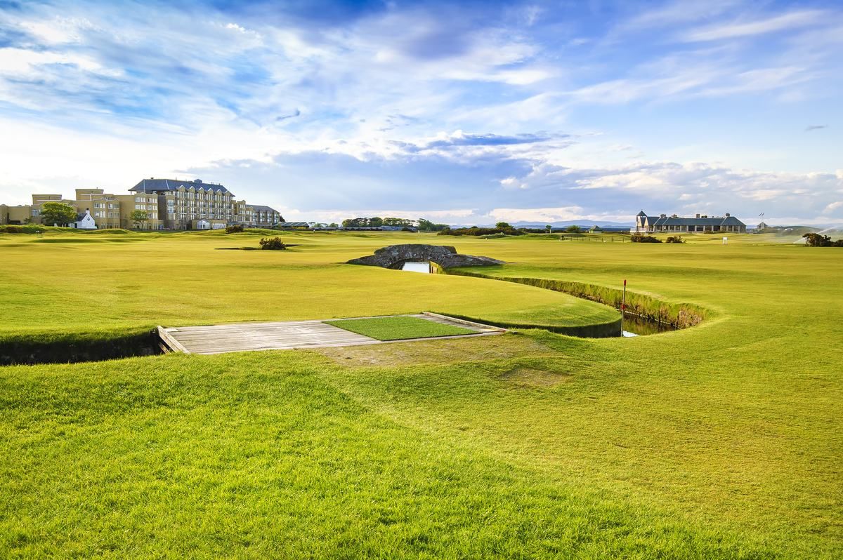 6 Quality Golf Courses with Lodge Accommodation and Hot Tub