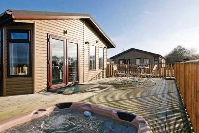 6 (Stunning) Self Catering Spa Lodges with Onsite Hot Tubs in the UK ...