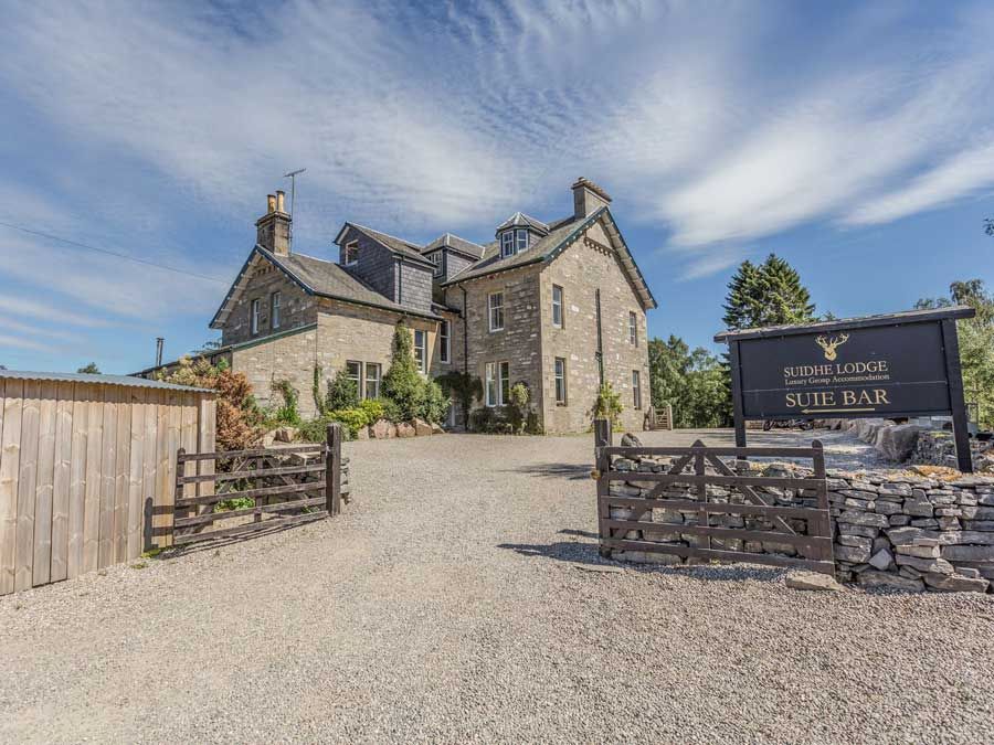 Holiday Cottages & Lodges with Hot Tubs that Sleep 12