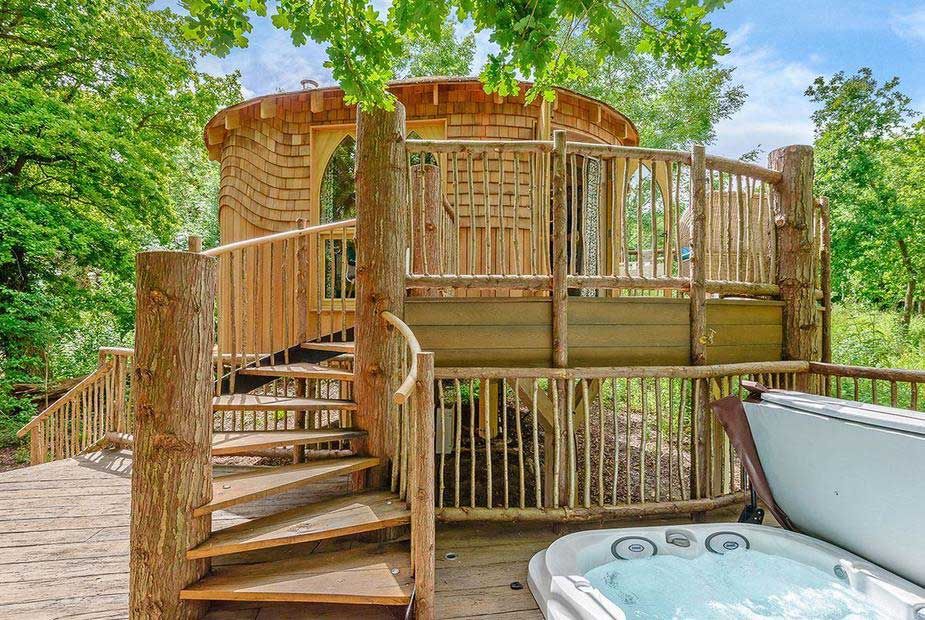 Treehouses with Hot Tubs | Hot tub Hideaways