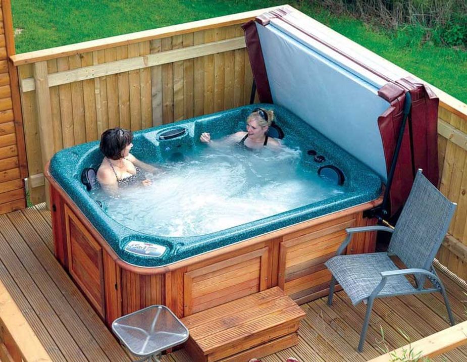 Romantic Hot Tub Getaways In The UK For 2 Weekends Away For Couples romantic-hot-tub-getaways-in-the-uk-for-2-weekends-away-for-couples