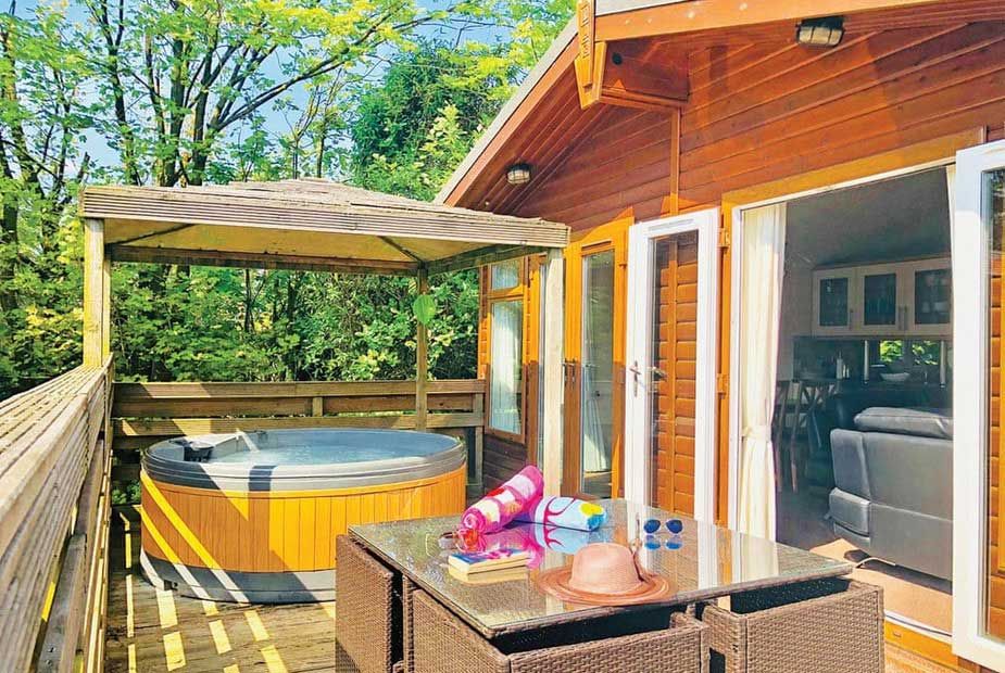 9 Luxury Lodges in the Peak District with Hot Tubs