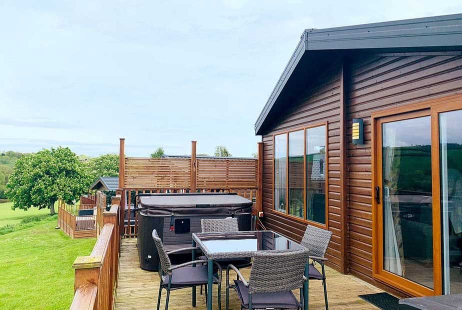 26 Luxury Lodges in Devon with Hot Tubs (From £34 Per Night)