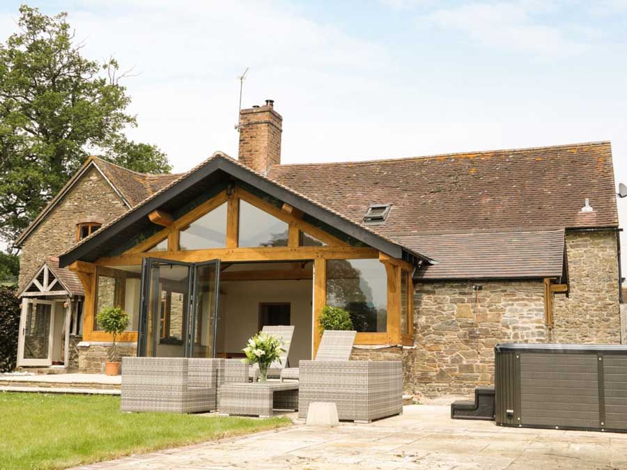 Holiday Cottages & Lodges with Hot Tubs that Sleep 12