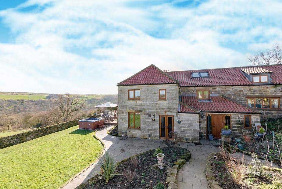 3 Luxury Lodges in Whitby with Hot Tubs (From £70 Per Night)