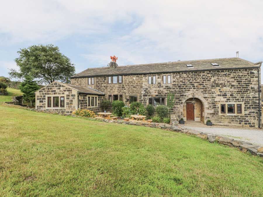Holiday Cottages & Lodges with Hot Tubs that Sleep 12