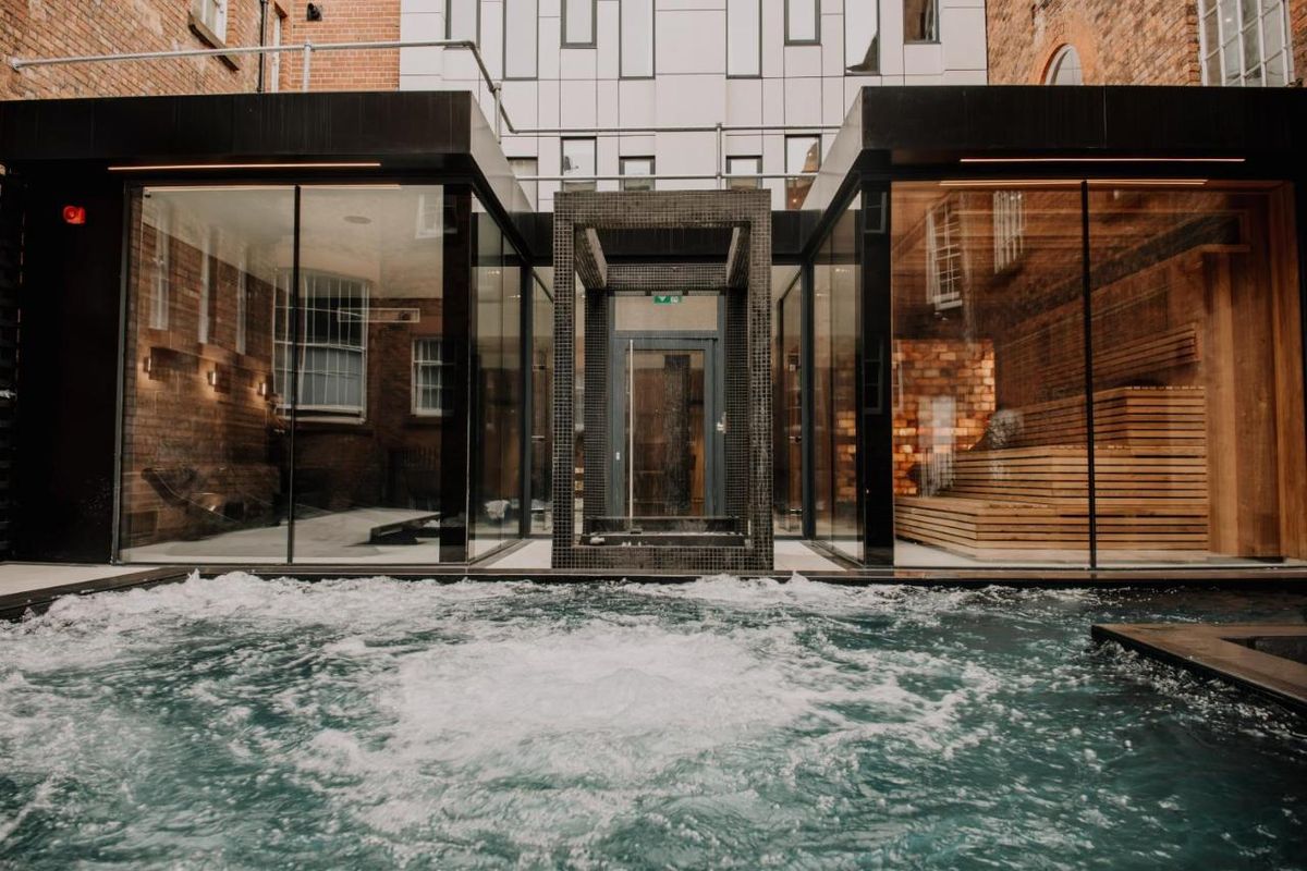 Liverpool Hotels with Hot Tub | Biggest range, lowest price