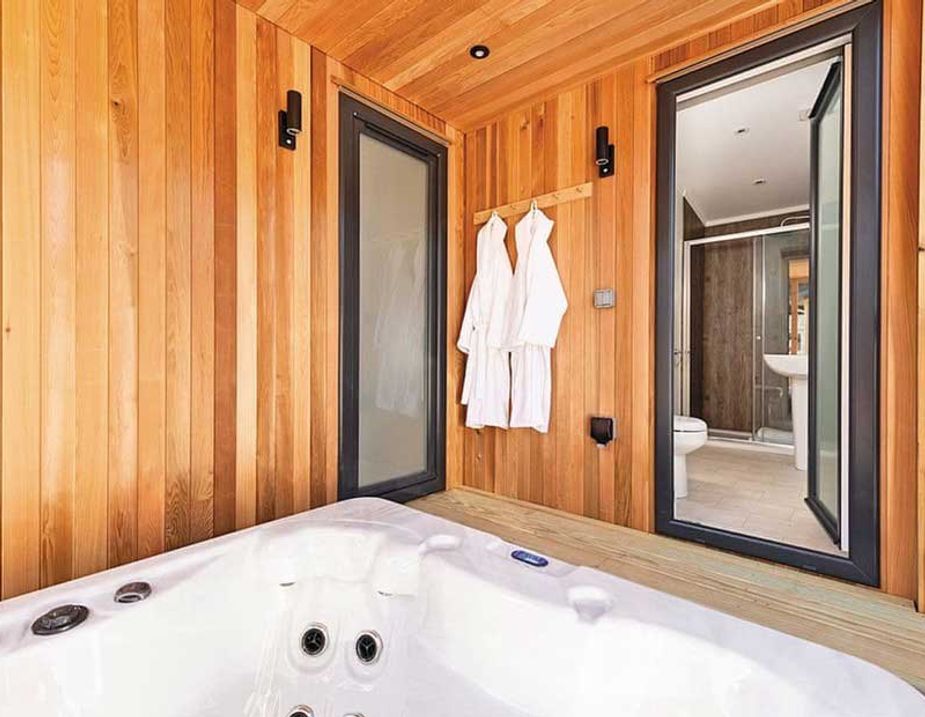 Romantic Hot Tub Getaways In The UK For 2 Weekends Away For Couples romantic-hot-tub-getaways-in-the-uk-for-2-weekends-away-for-couples