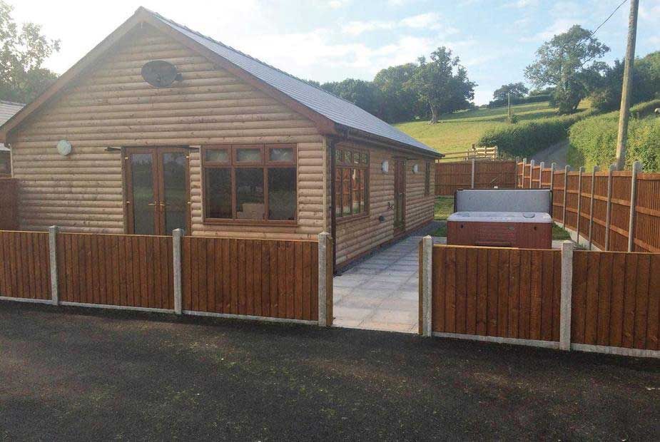 Brecon Beacons Lodges with Hot Tubs | Big range, low price