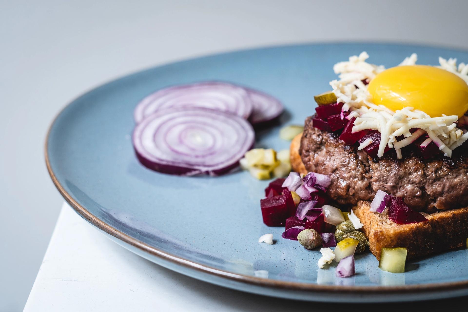 Den klassiske pariser bøf med det hele! | Gastrologik