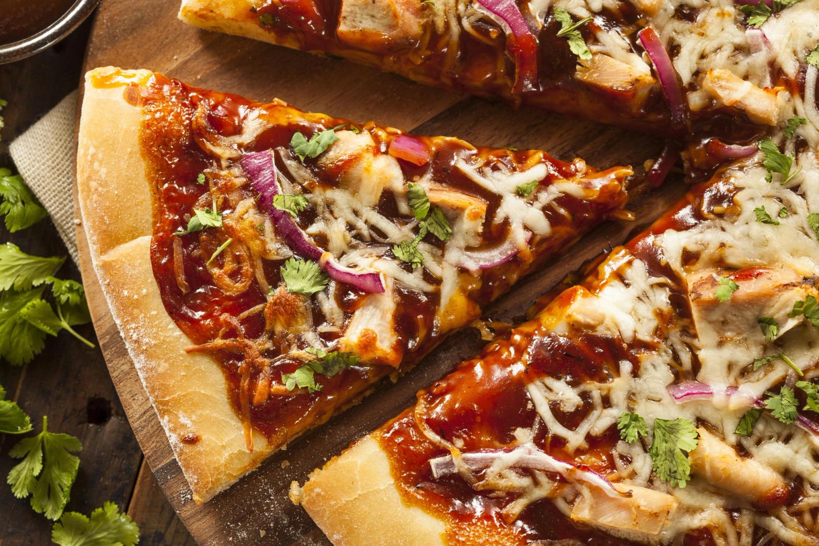 Chipotle Peanut Pizza with Chicken | Vera Mexicana