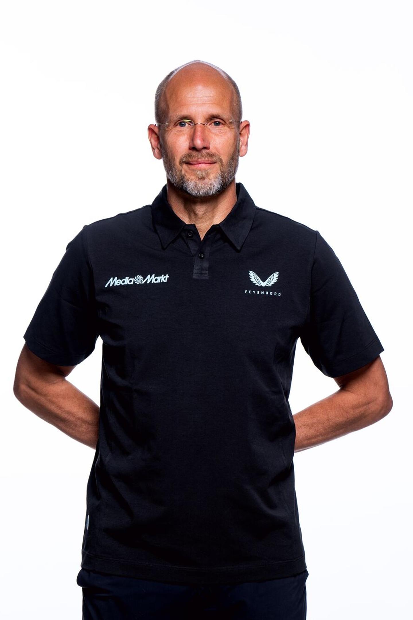 The technicall staff of Feyenoord 1