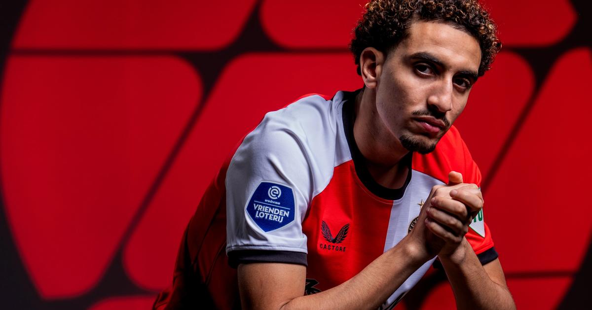 Oussama Targhalline tekent bij Feyenoord
