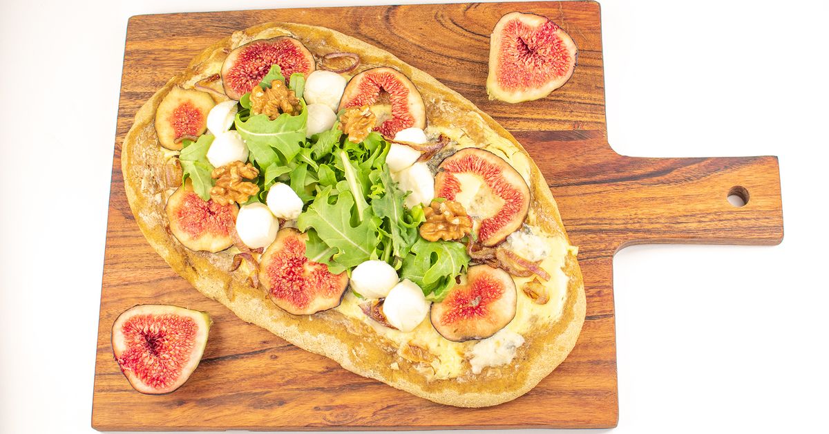 Pizza Bianca with Figs and Blue Cheese