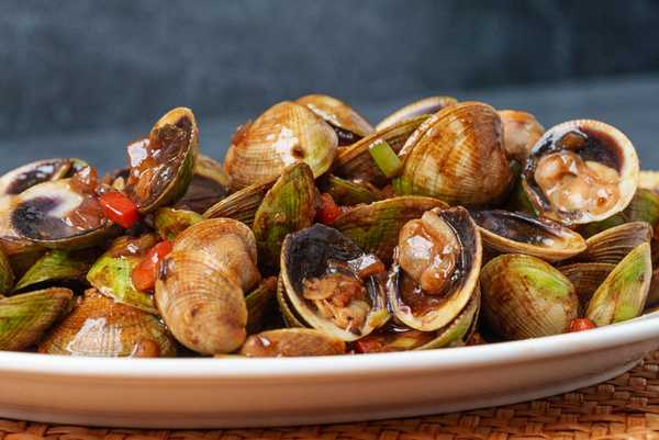 Clams with Black Bean Sauce (豉汁炒蜆) | Made With Lau