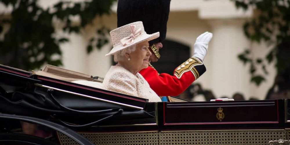 Хатан хаан II Елизабет Airbnb дээр байшингаа түрээсэлж байна. | Anu.mn