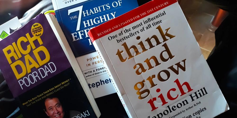 Баян хүмүүс уншдаг, харин ядуу хүмүүс нээж хардаг ч үгүй 10 ном | Anu.mn