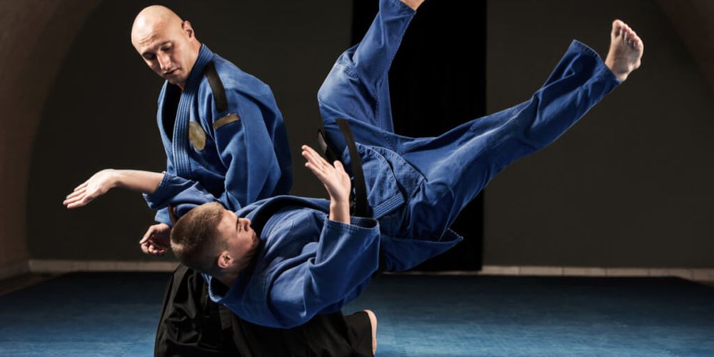 Сан Францискогийн нэг дэлгүүр ажилчидаа хэрээс хэтэрч буй хулгай, дээрэмтэй тэмцэх, мөн биеэ ...