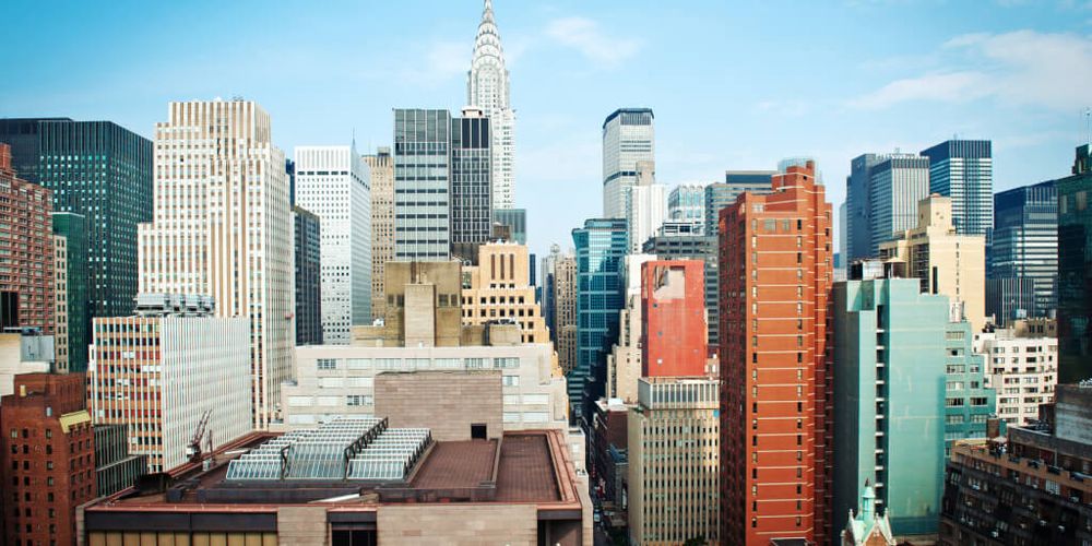 Нью-Йоркд, төрийн албан хаагч, засвар үйлчилгээний ажилчны хувцас өмссөн хулгайч, орон байрны ...