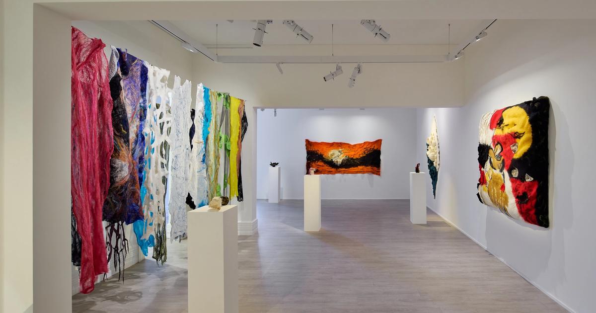 Ririn Yaxley: Merangkul | Murray Art Museum Albury (MAMA)