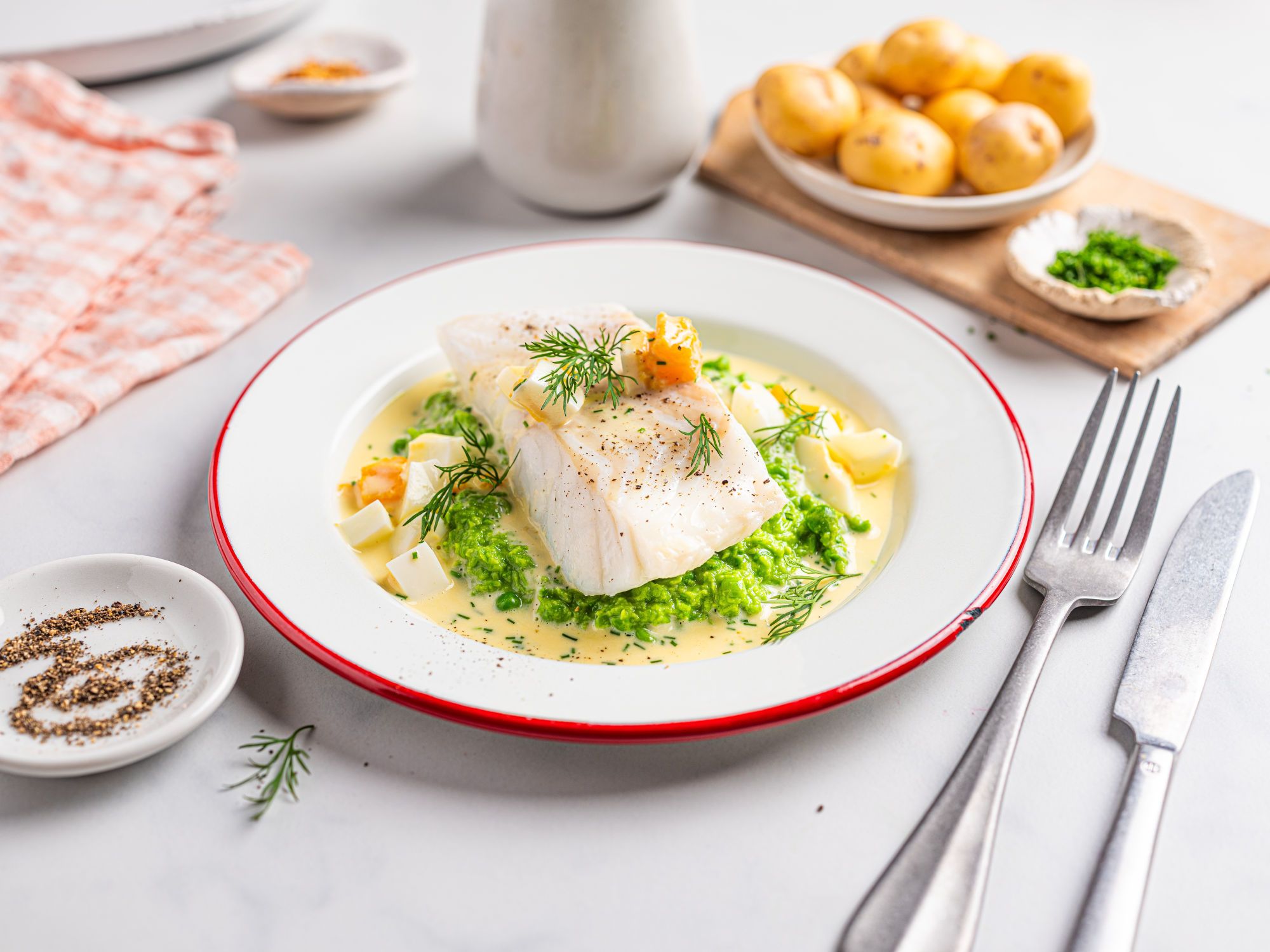 Persetorsk med ertepuré og smørsaus | Oppskrift | MENY