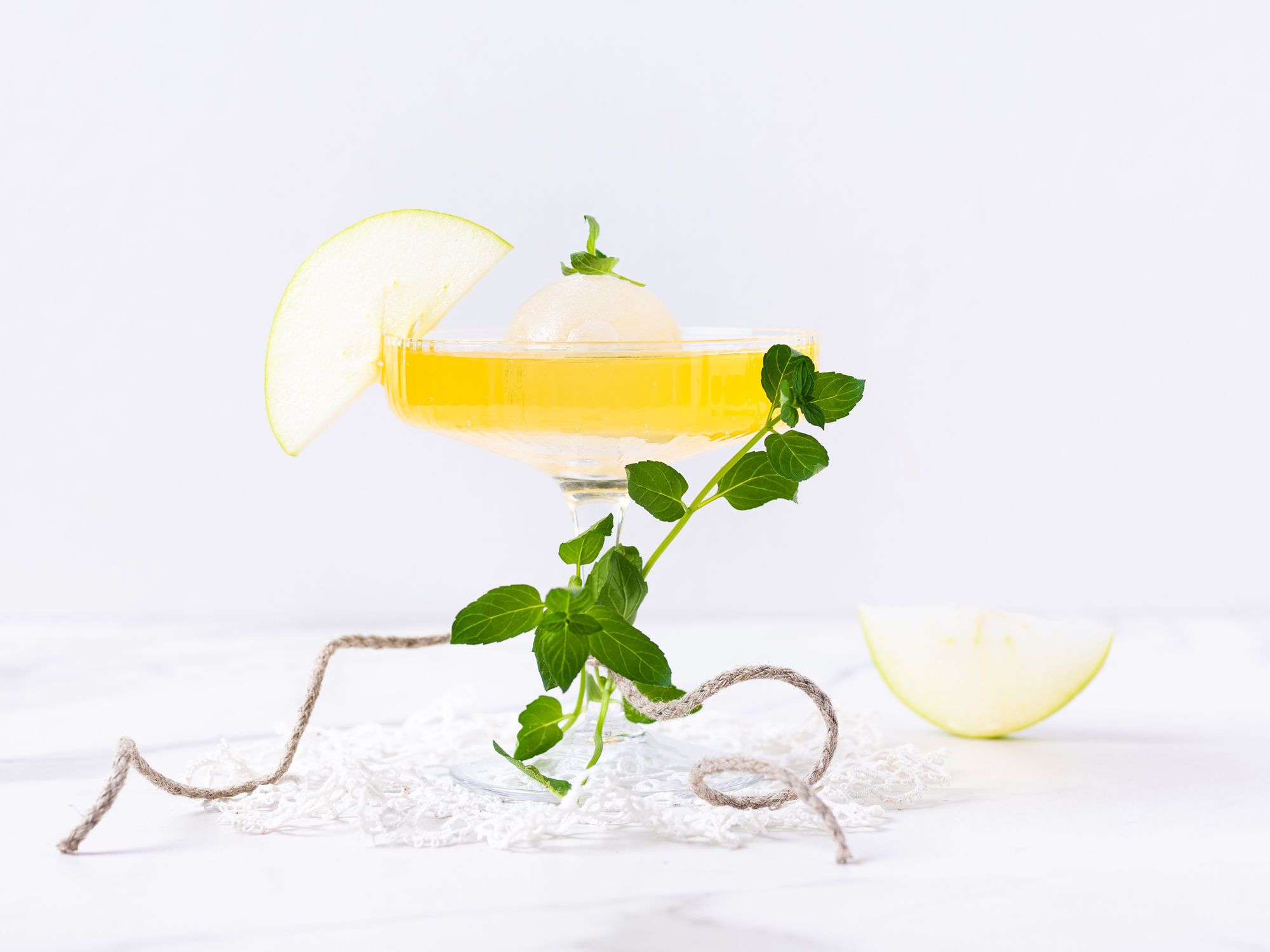 Mocktail med Urge og eple | Oppskrift | MENY