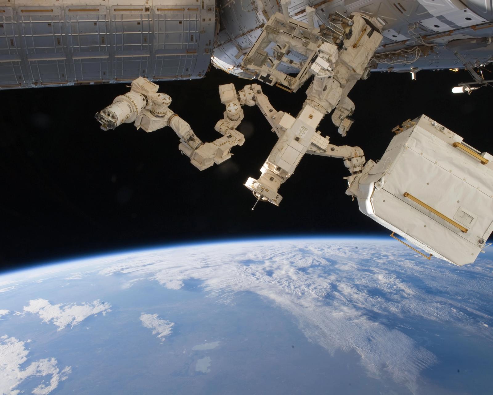 Dextre (Special Purpose Dexterous Manipulator) - Supercluster