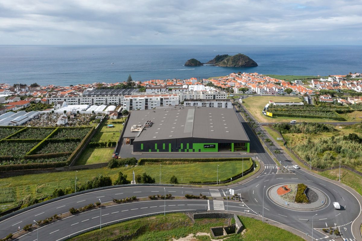 Steni panels bring new life to a shopping mall in Azores, Portugal