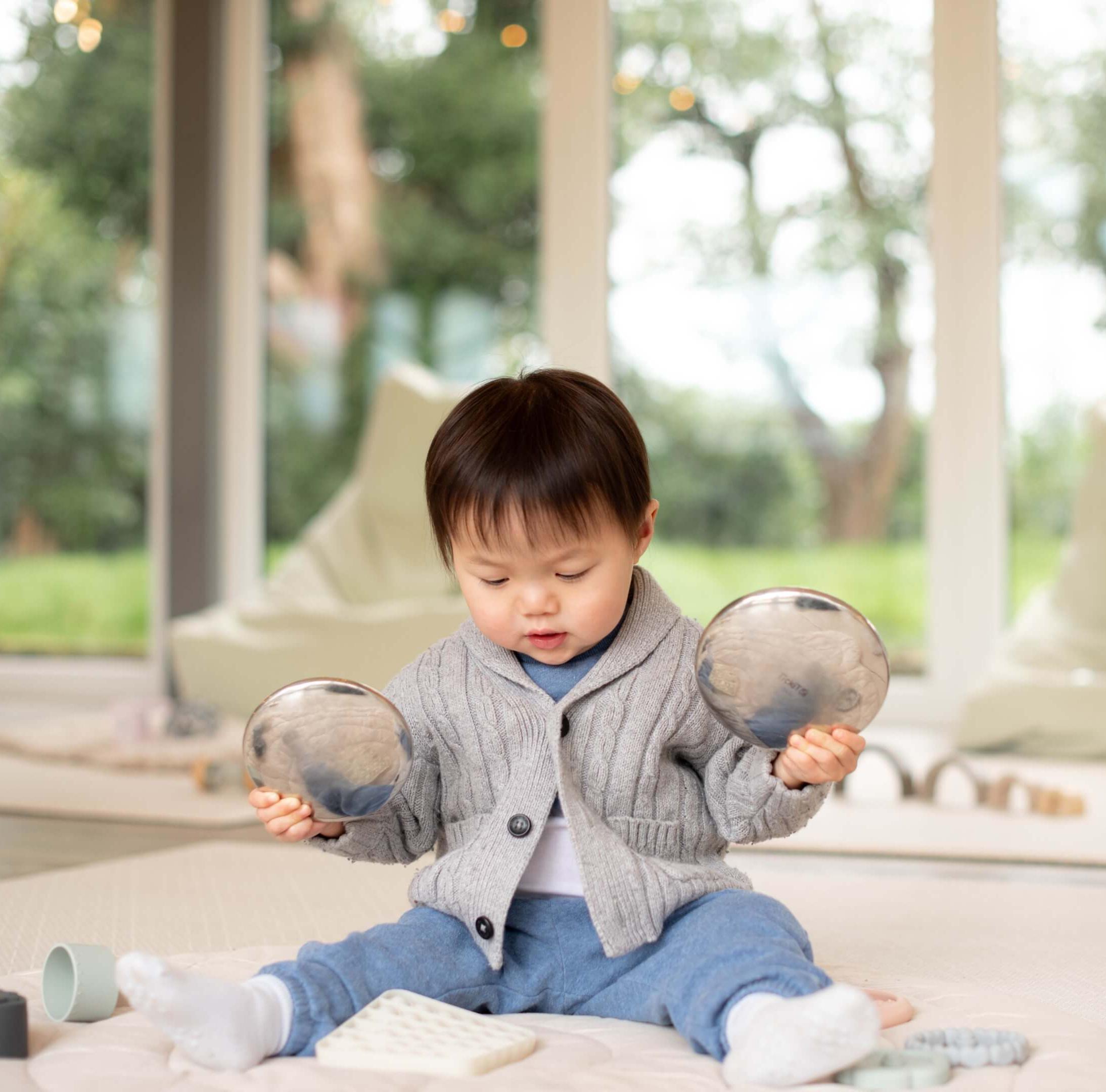 Speech and language milestones 12-18 months | HiPP Organic
