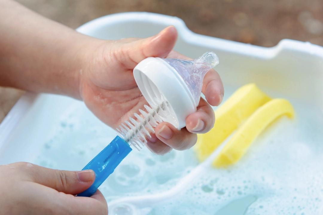 Sterilizing Baby Bottles: How to Clean and Sanitize Bottles