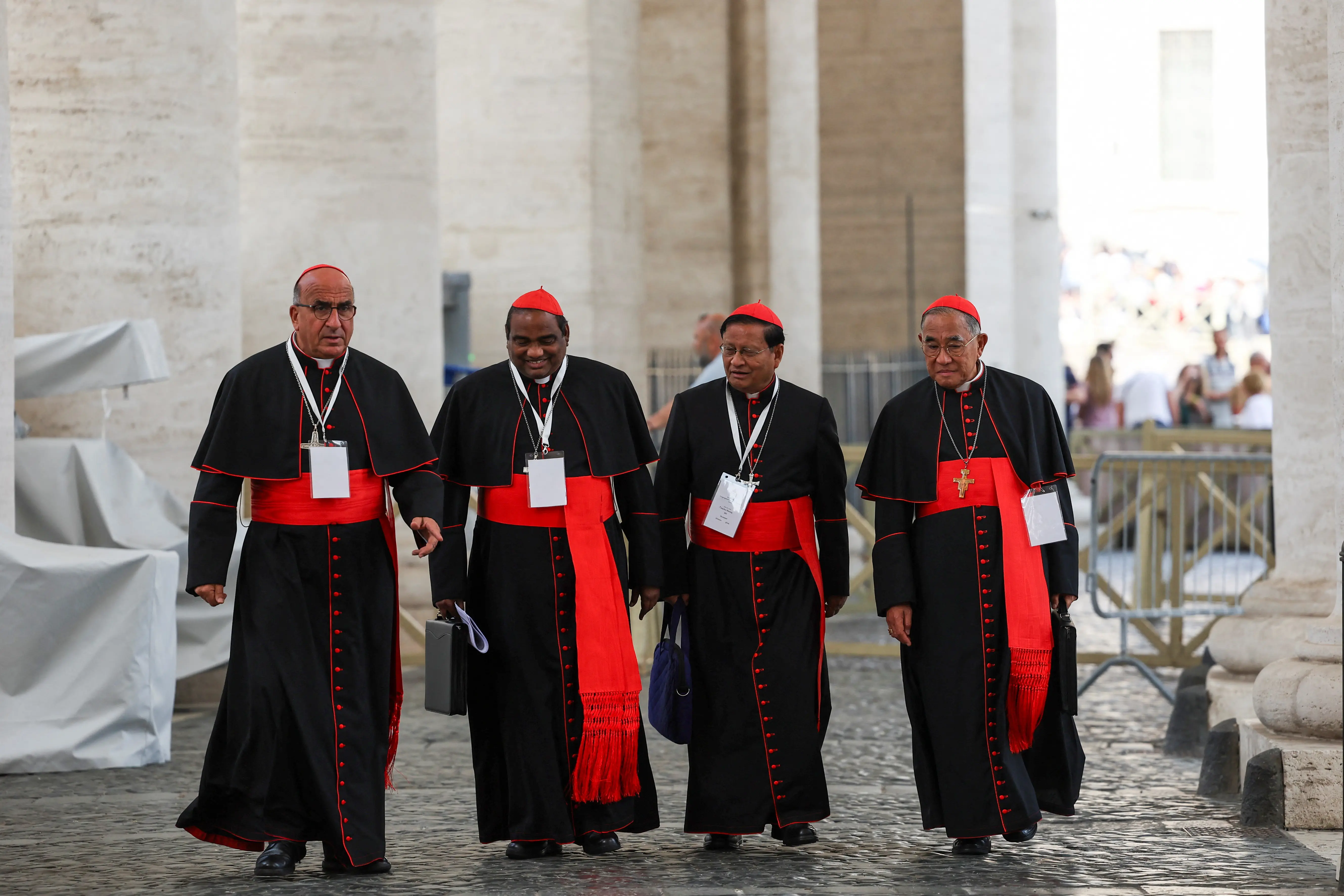 Hvem blir ny pave – Slik fungerer pavevalget - TV 2