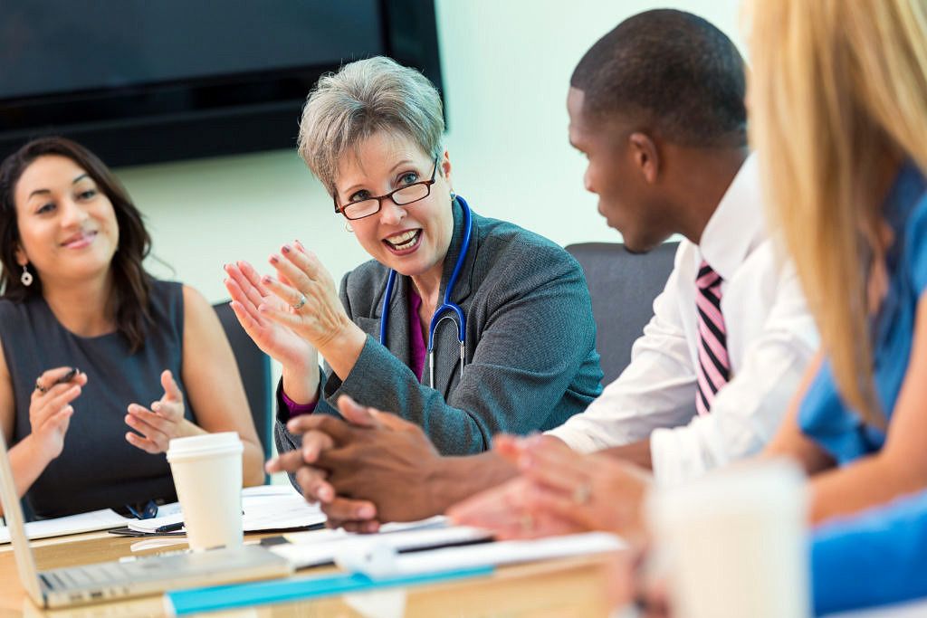 What are the responsibilities of a university advisory board? | BoardEffect